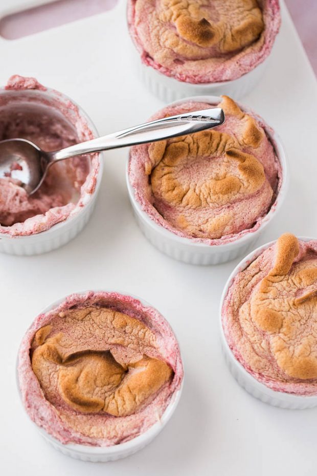 Paleo Strawberry Souffles (4 Ingredients!) - Perry's Plate